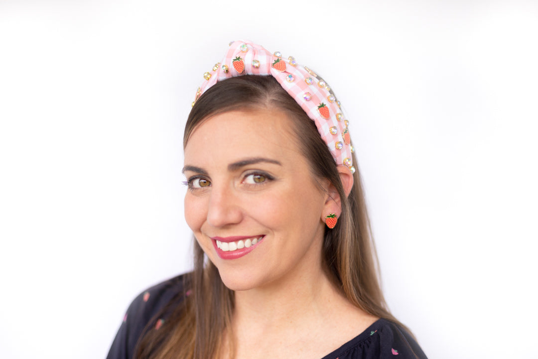 Strawberry Stud – Sandy + Rizzo